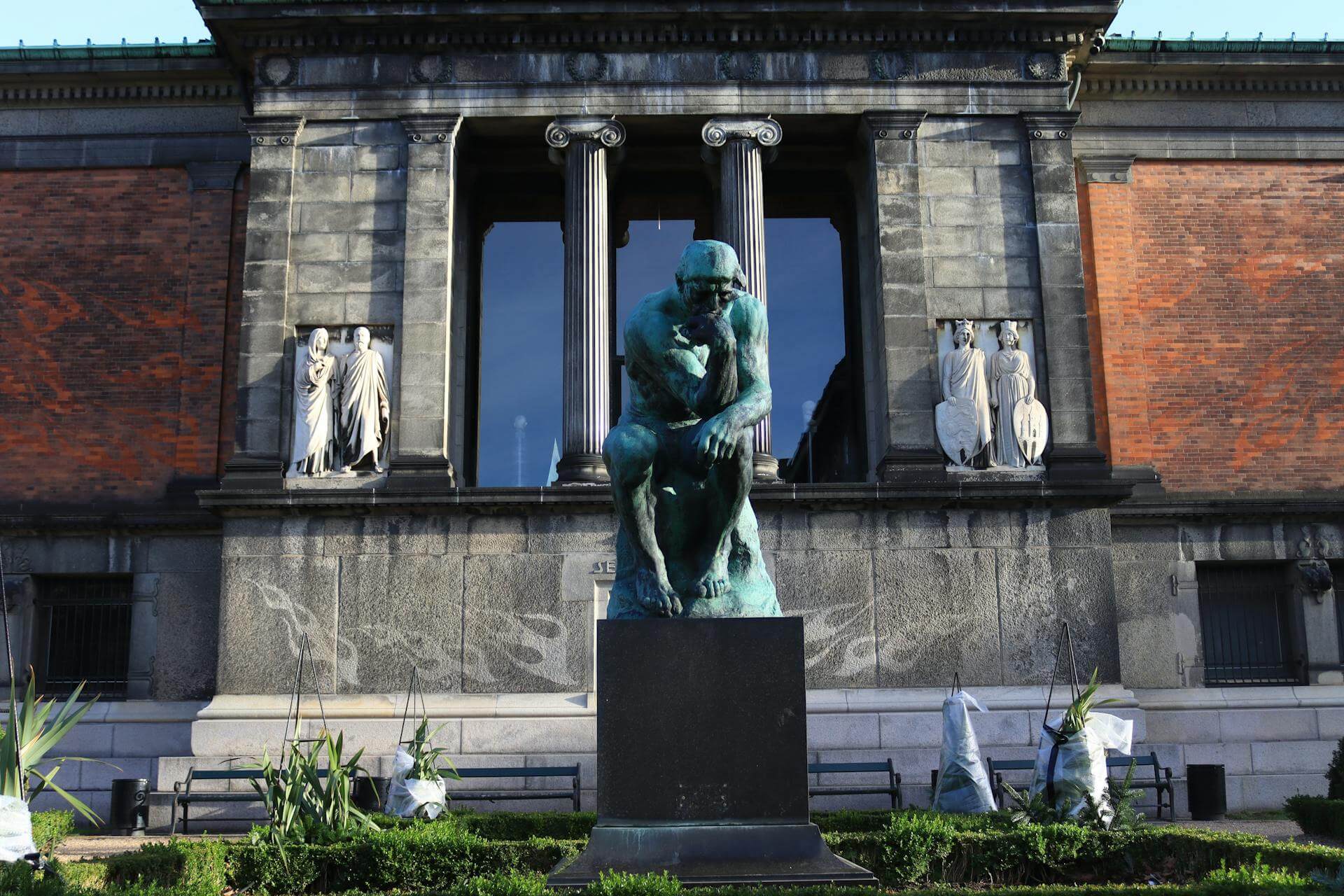 Düşünen Adam Heykeli: Rodin’in Zamansız Başyapıtı - İva Sanat